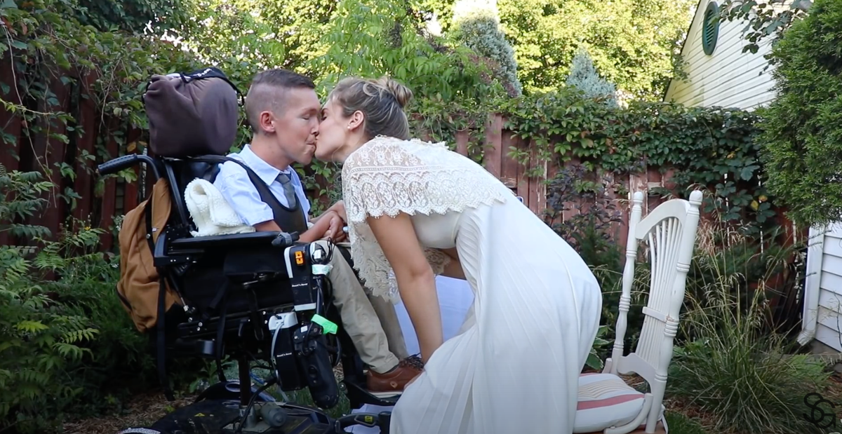 Los youtubers Shane Burcaw y Hannah Aylward anuncian su matrimonio ...