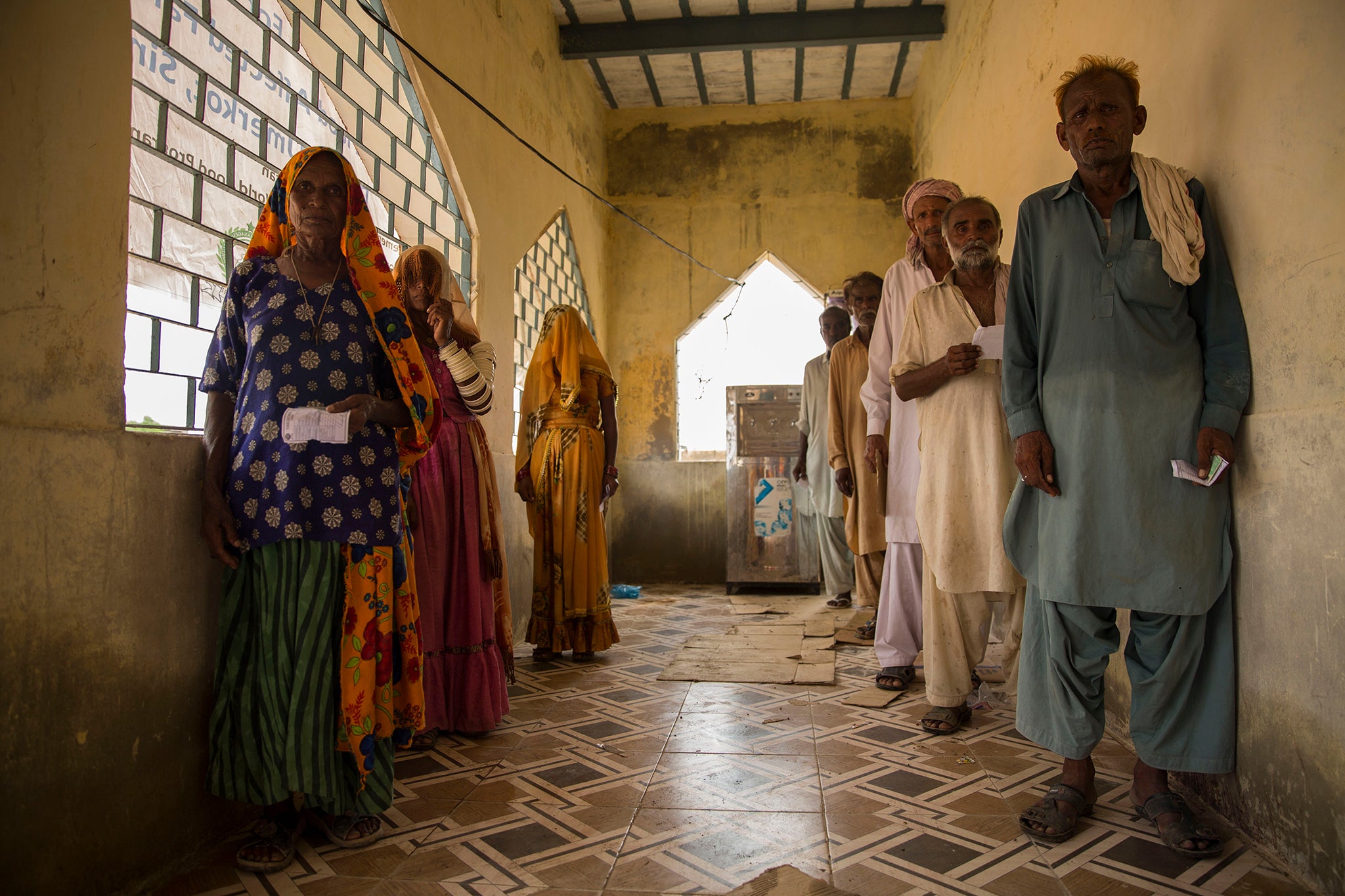 Pakistan floods: Families forced to live in the open and rely on ...