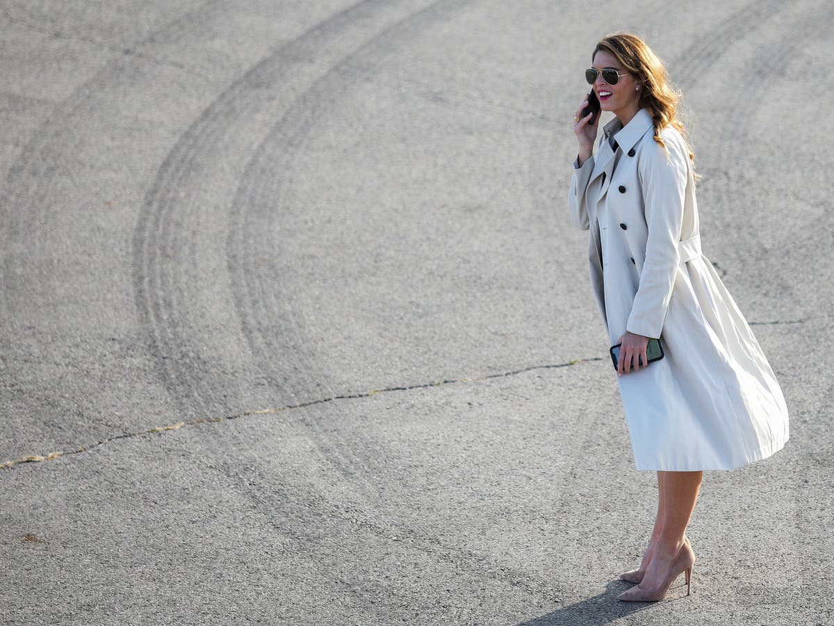 Hope Hicks returns to Air Force One two weeks after testing positive ...