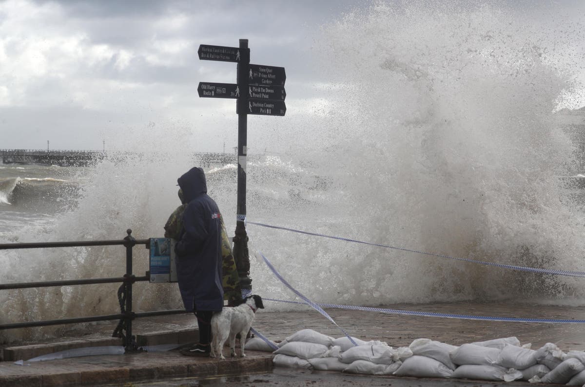 UK weather: Heavy rain and flood warnings issued in wake of battering ...