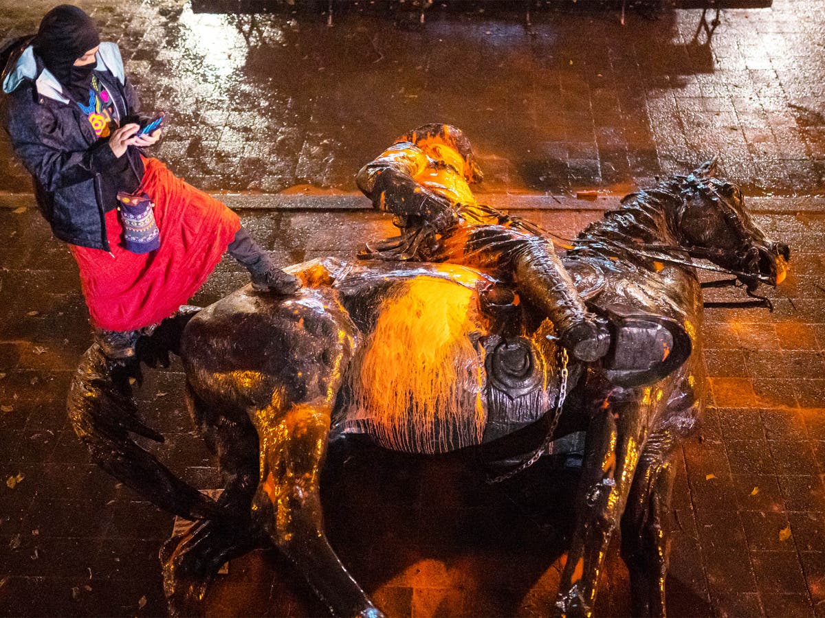 Trump condemns Portland protesters who toppled statues during ...