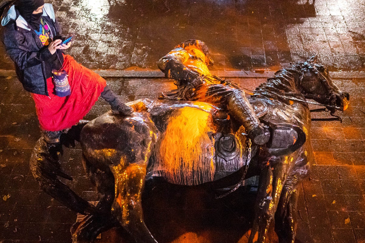 Trump condemns Portland protesters who toppled statues during ...