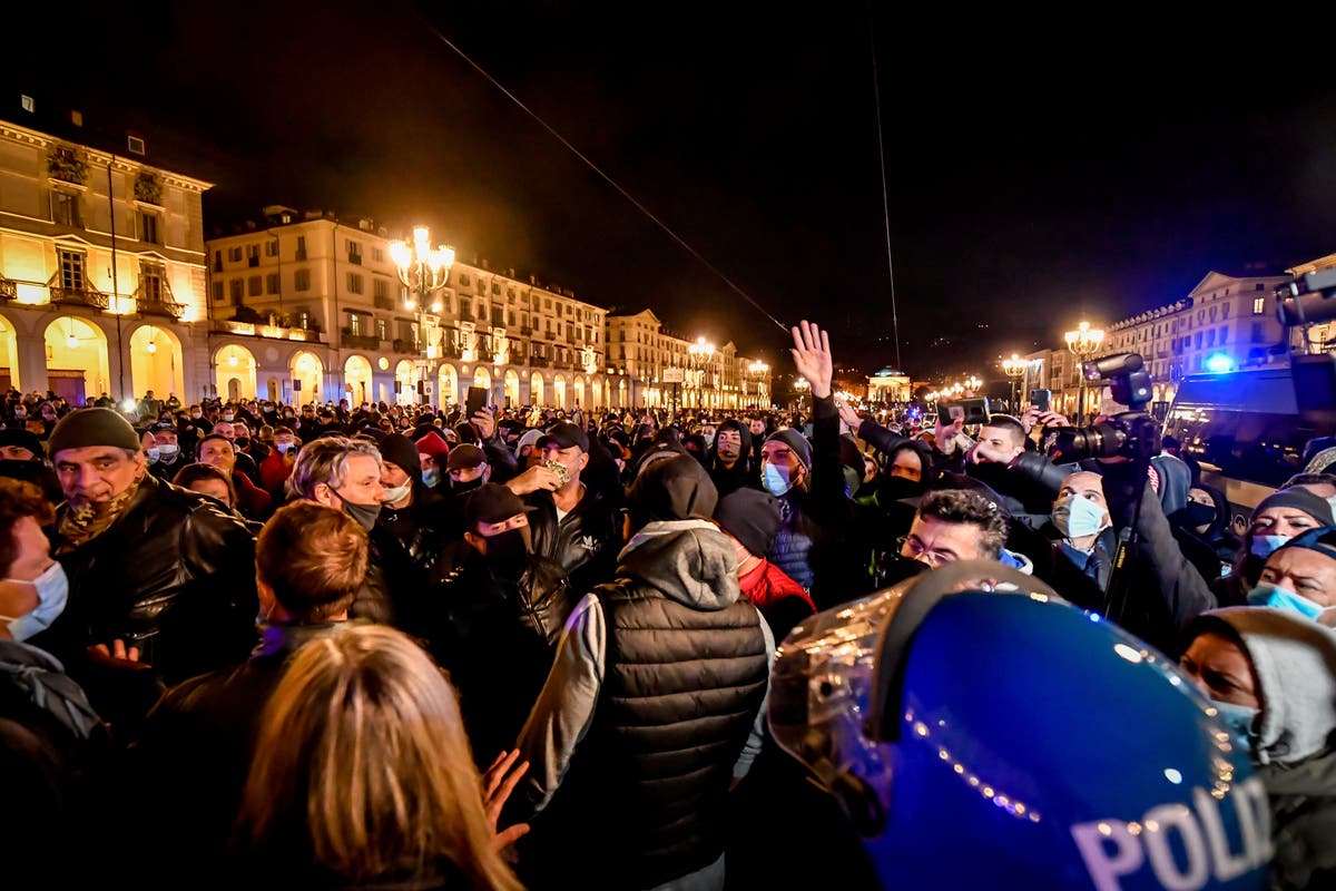 Italy protests: Violence erupts in Milan and Turin over new Covid ...