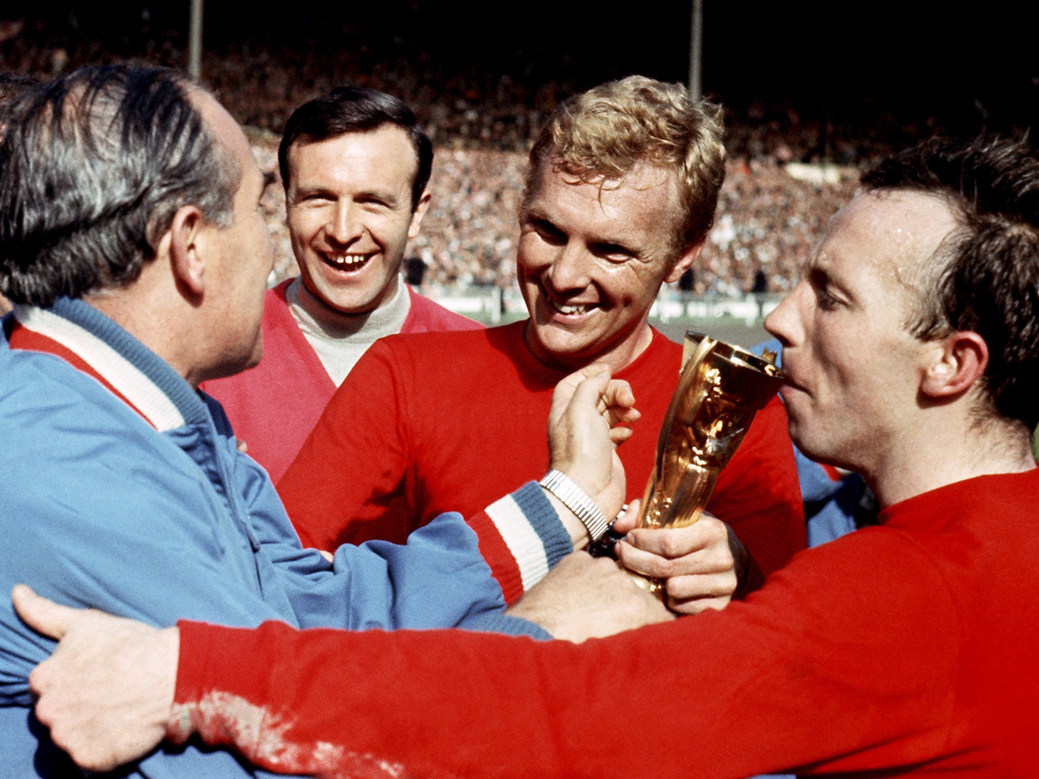 Nobby Stiles: England World Cup winner and tough-tackling Manchester ...