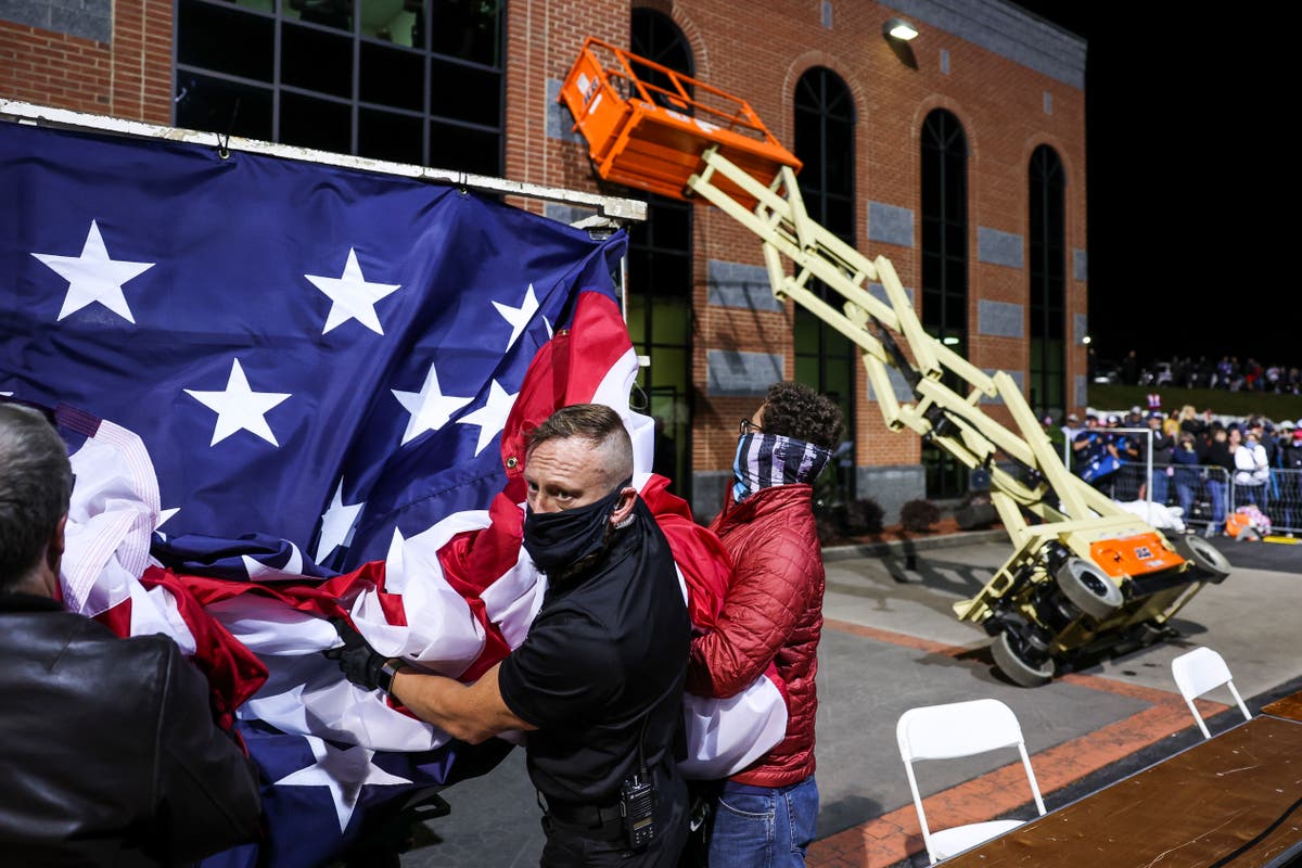 Scaffolding draped in American flag collapses at Trump rally | The ...