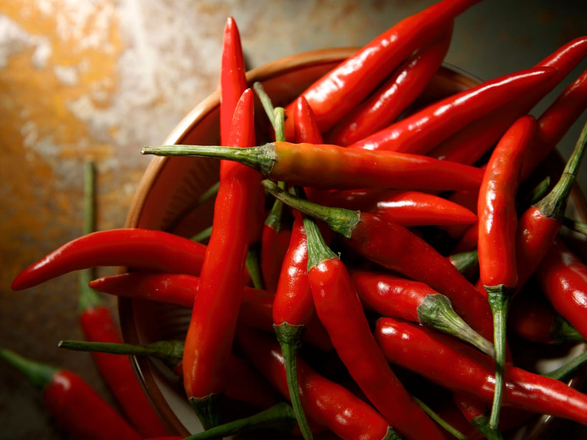 People who regularly eat chilli peppers live longer, research suggests ...