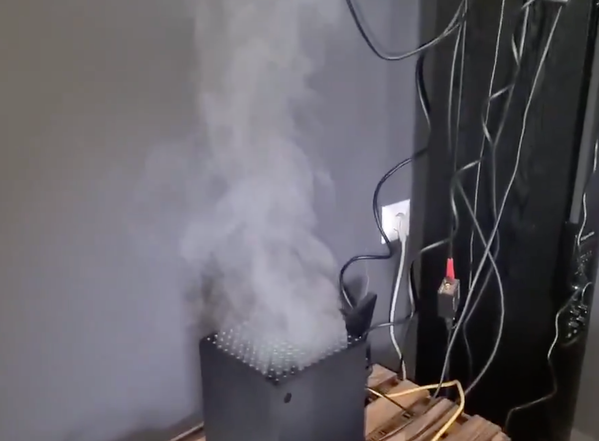 Xbox Series X: Microsoft tells fans not to vape into their new consoles ...