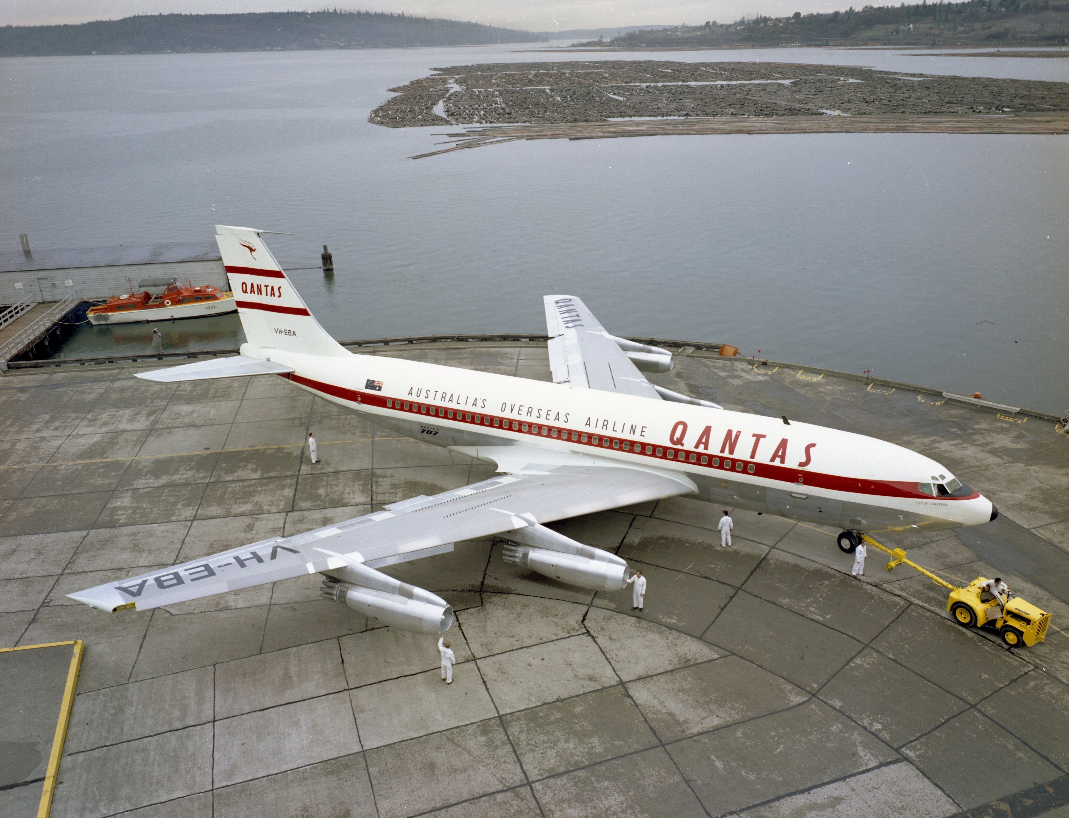 Qantas at 100: The key moments and dates | The Independent