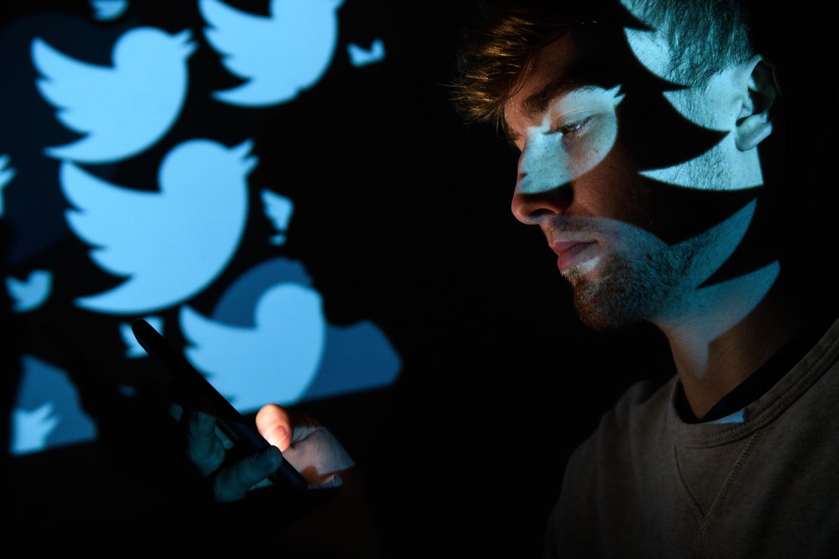 Twitter broadens misinformation labels to show warnings when users like ...
