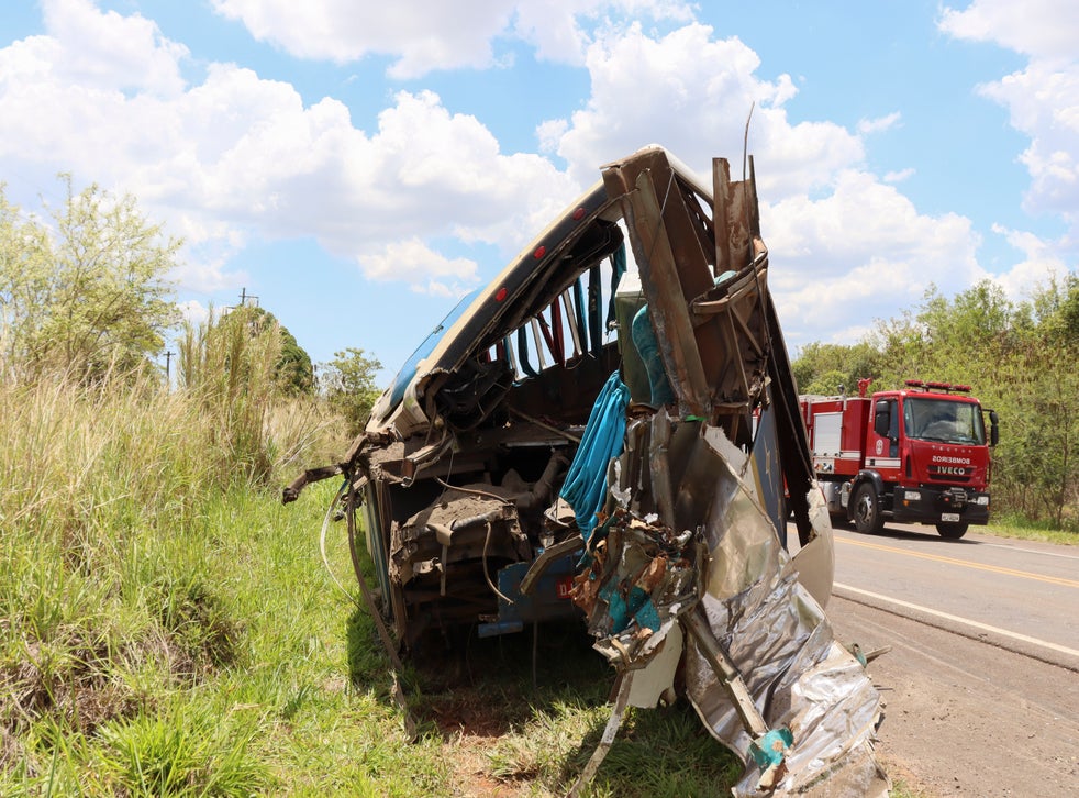 Bus-truck collision on Sao Paulo highway leaves 40 dead Rio De Janeiro ...