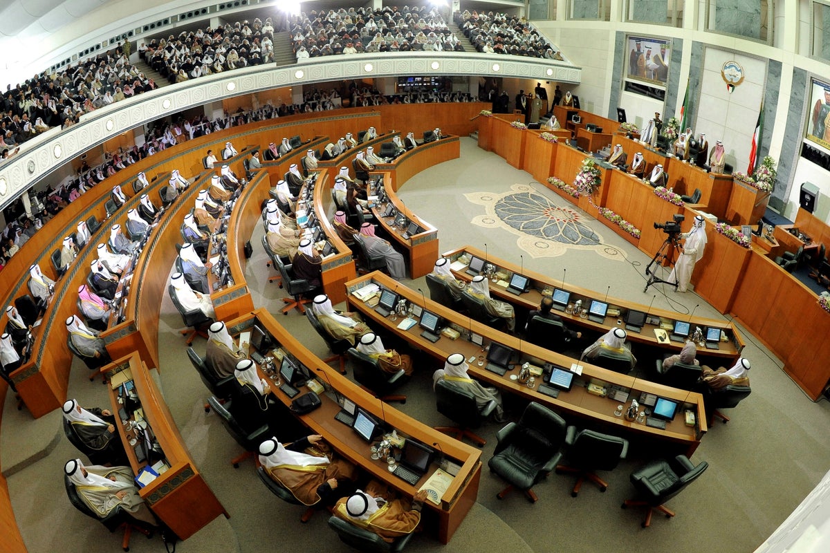Kuwait votes for parliament amid economic, virus challenges Kuwait City ...