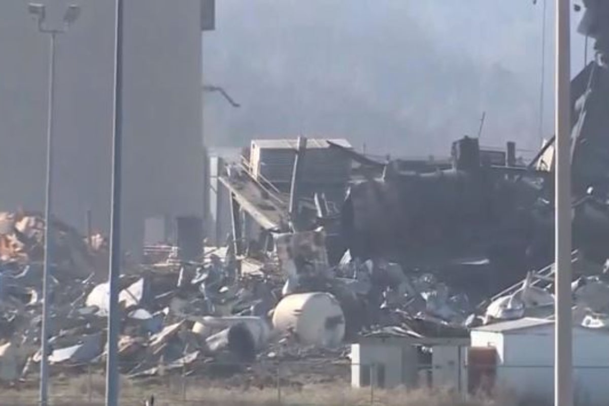 Power plant collapses in Ohio, trapping numerous workers | The Independent