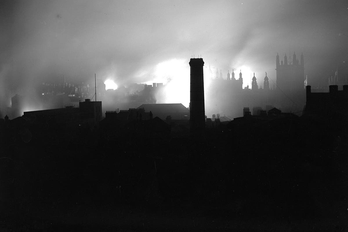 ‘Freedom loving’ Britons will endure Christmas restrictions as they did ...