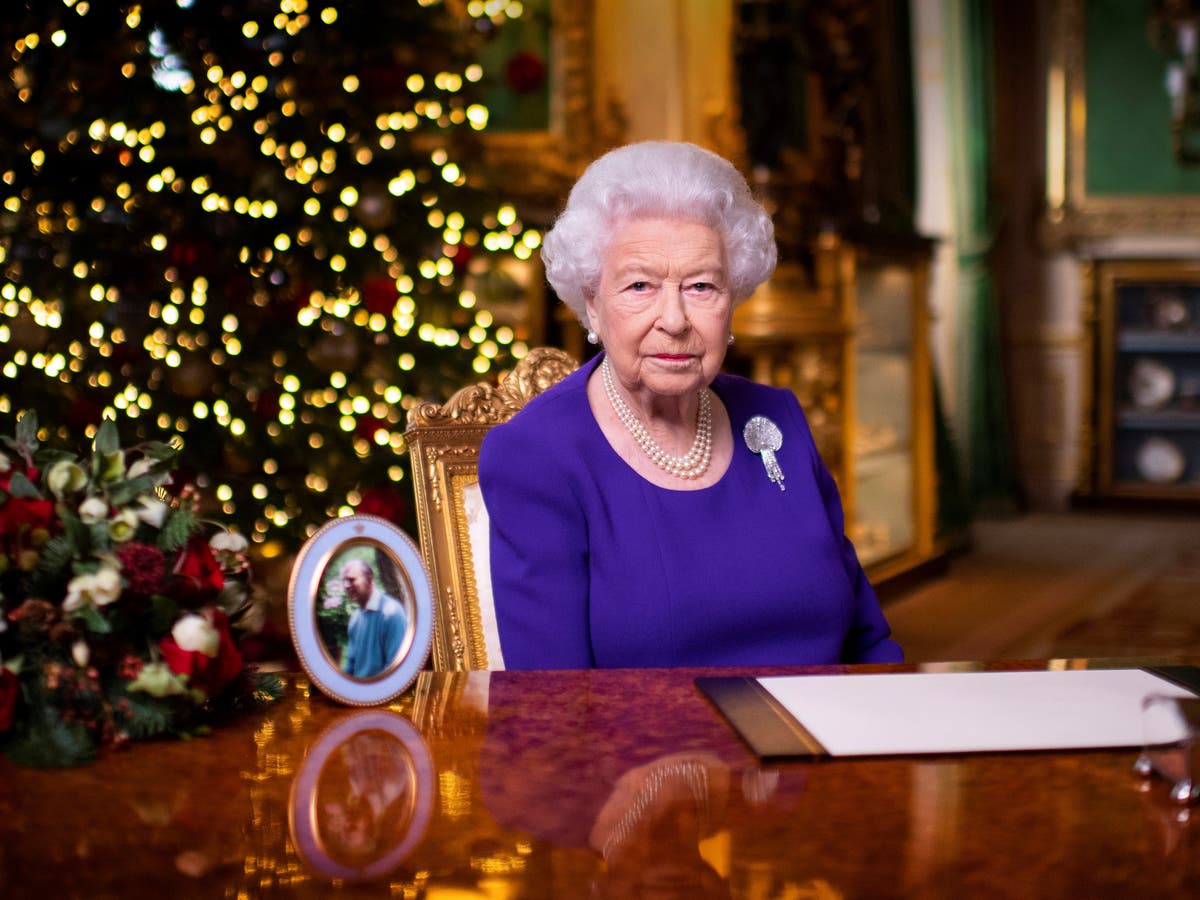 Queen’s speech: Monarch praises public for ‘rising magnificently to ...