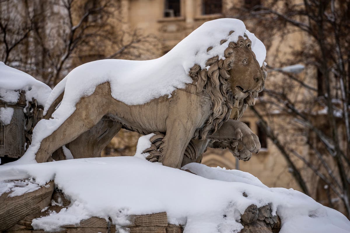 Spain shovels out of snowdrifts left by Storm Filomena People country ...