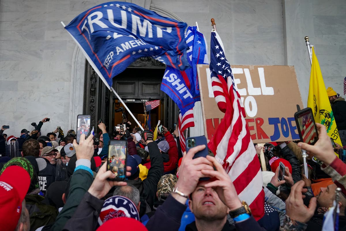 A theater of propaganda: The Capitol, cameras and selfies Nature ...