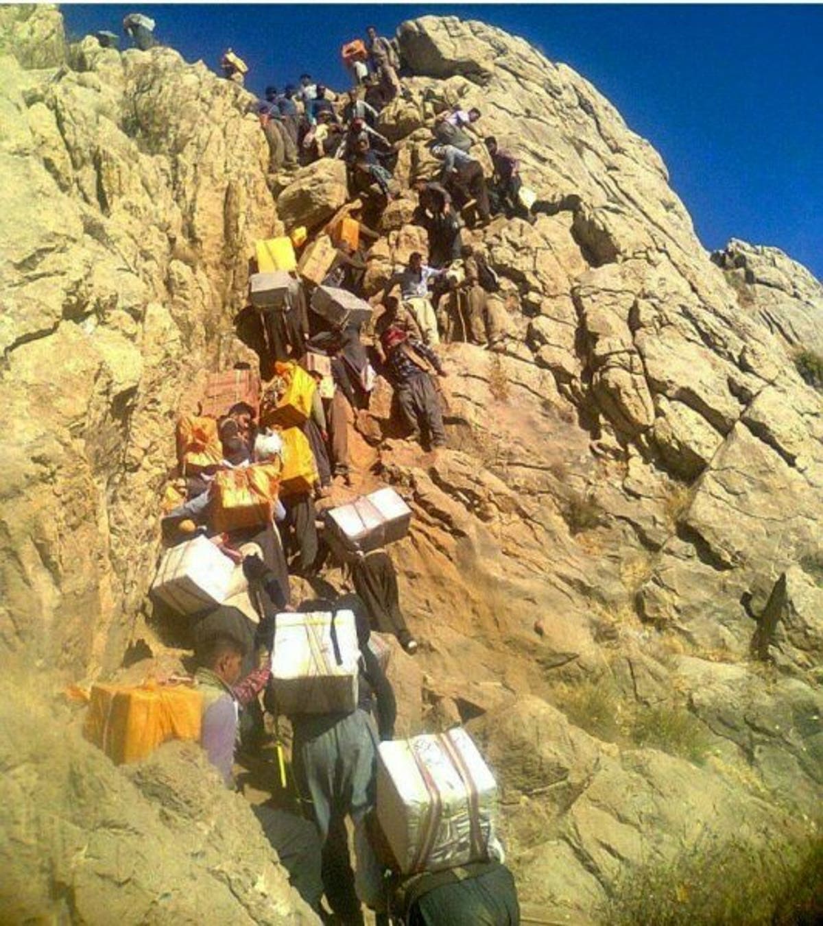 Kolbars: Quest for a livelihood on the Iran-Iraq border ends in tragedy ...