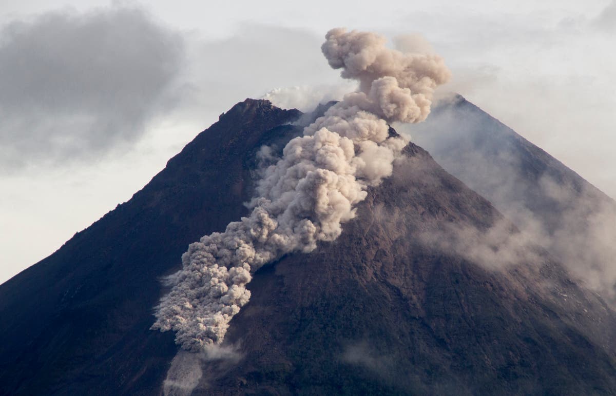 Monte Merapi entra en erupción y pone en alerta a Indonesia ...