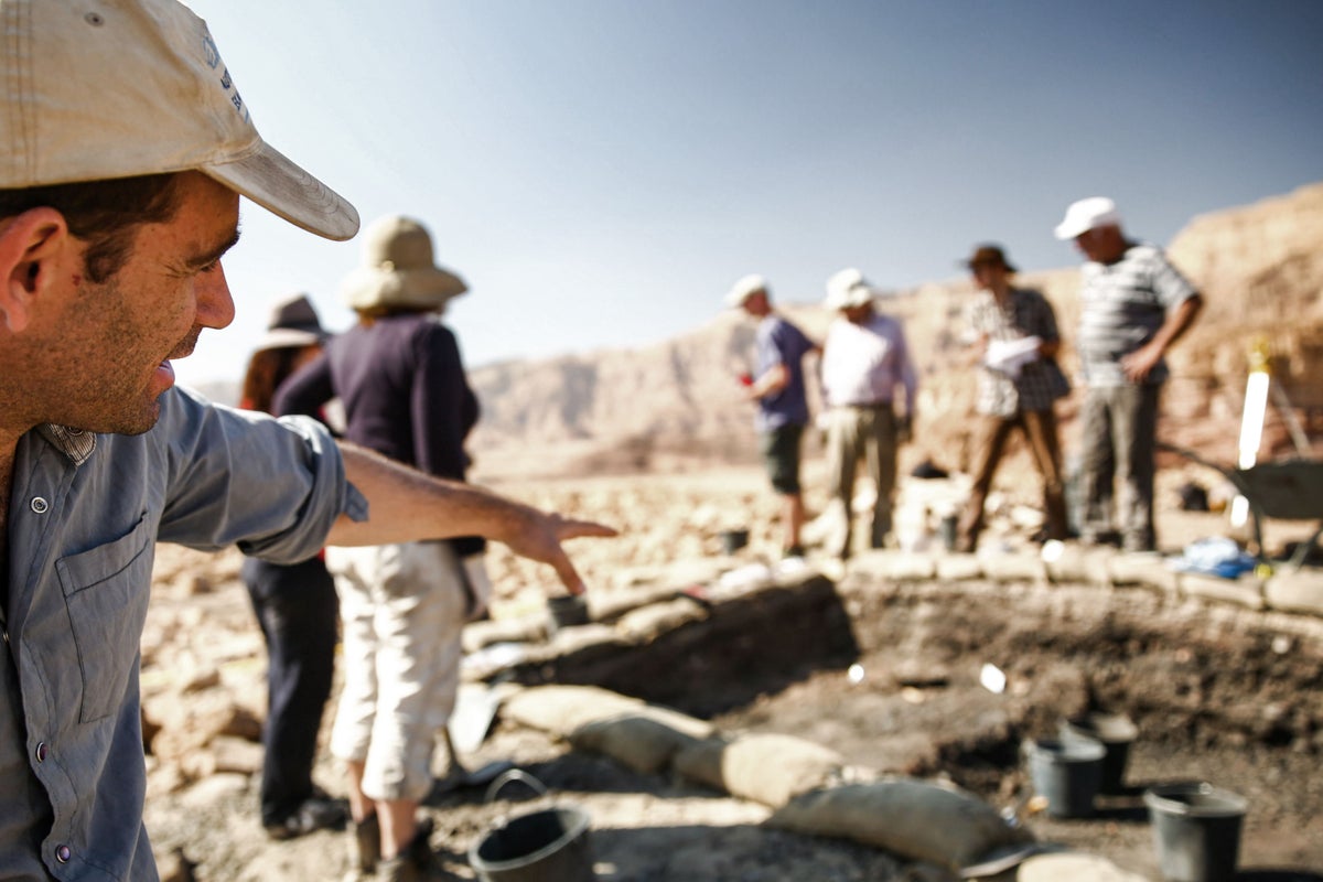 Purple dye ‘more precious than gold’ found in Biblical-era fabric by ...