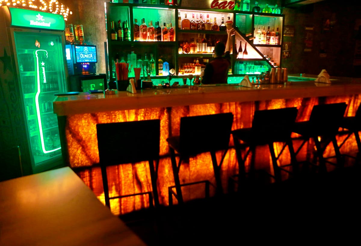In a Baghdad bar, a Syrian serves cocktails to fix war woes Baghdad ...