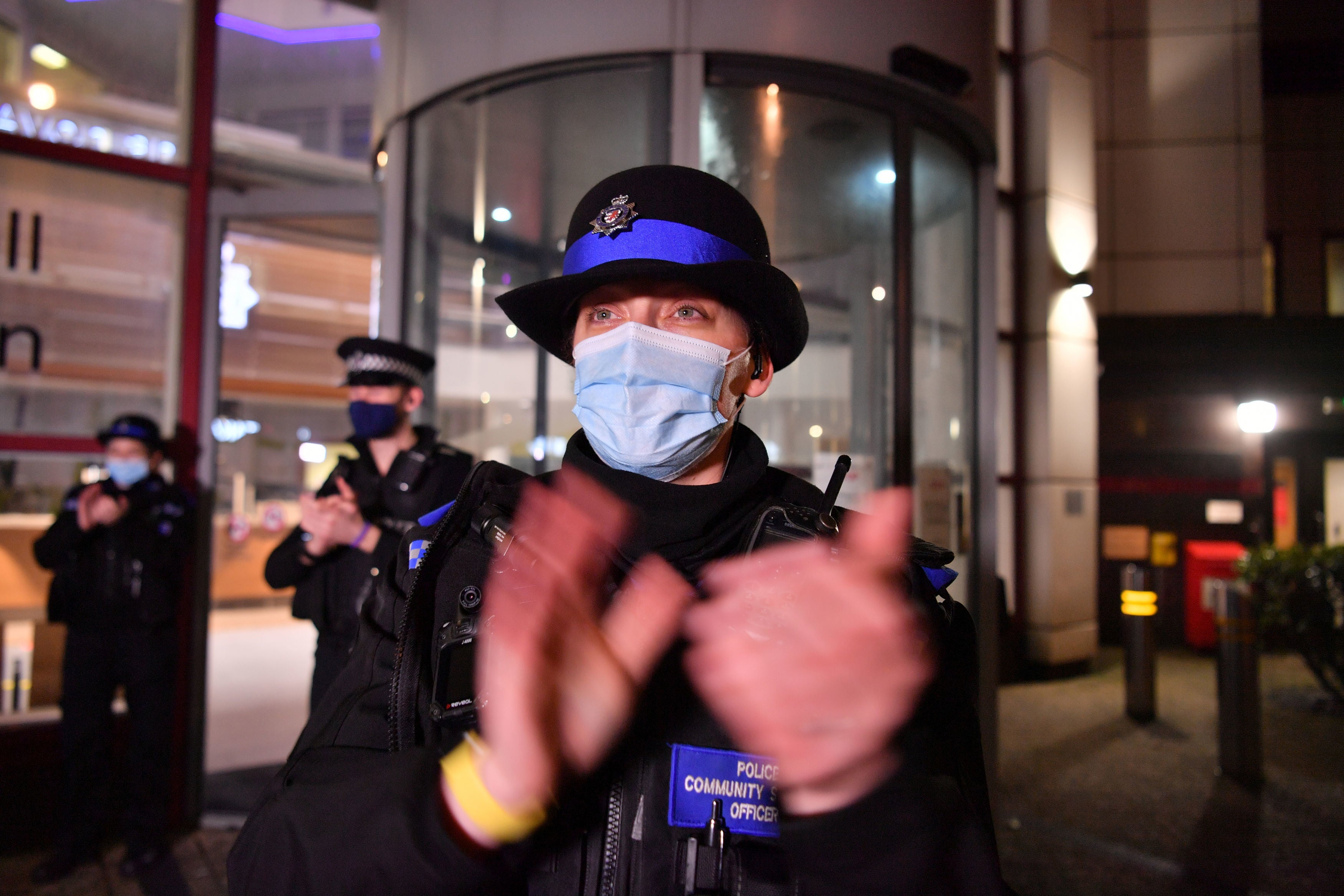 UK honours memory of Captain Tom Moore with nationwide clap | The ...