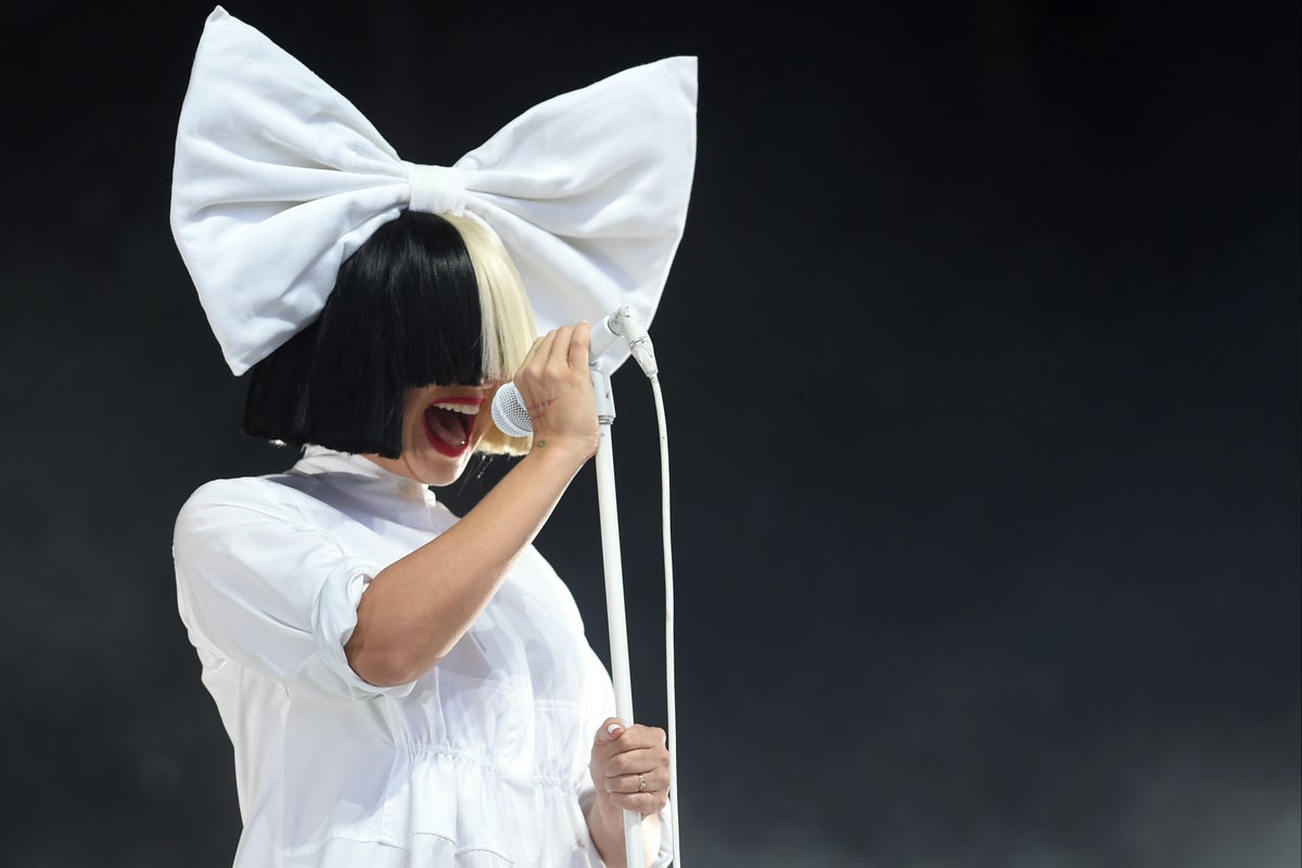 Sia apologises over controversial Music scenes and deactivates Twitter ...