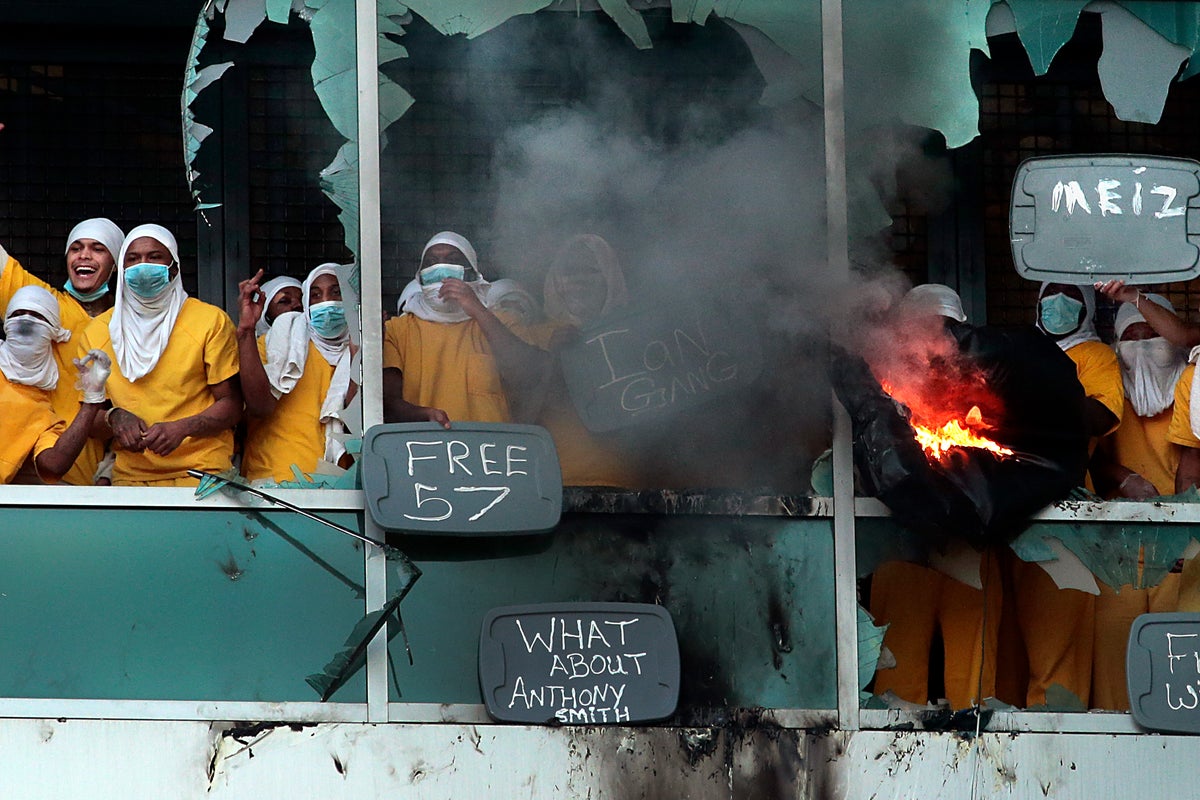 Inmates at St Louis jail set fires and break windows in prison riot ...