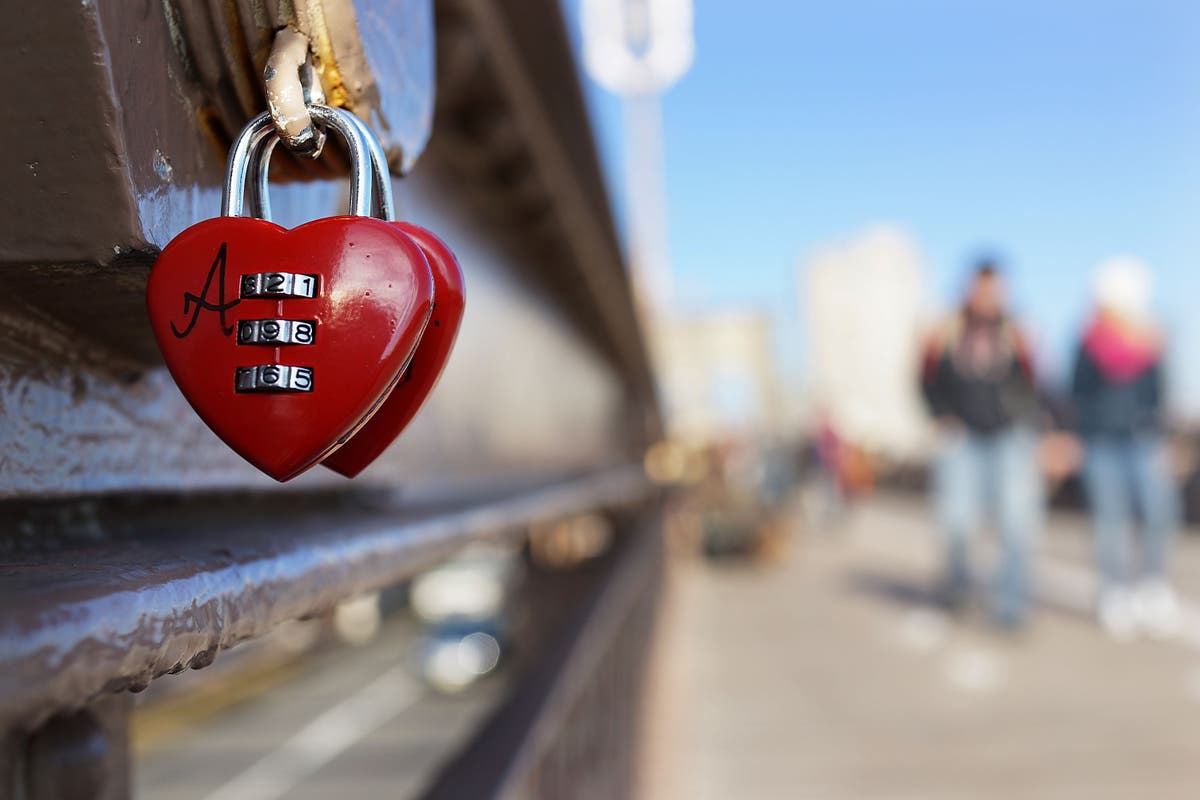 People who have never met are falling in love during lockdown, study ...