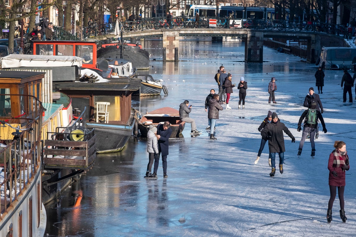 Dutch get their skates on in Amsterdam before the thaw Surface freeze ...