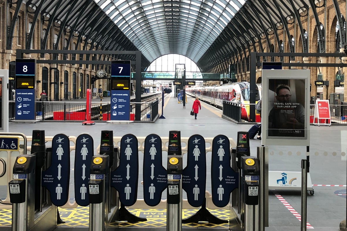 Midnight express: East Coast main line closure delays passengers by up ...