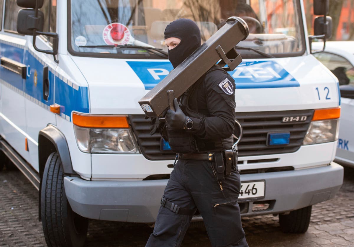 German police raid suspected Islamic extremists in Berlin AP extremists ...