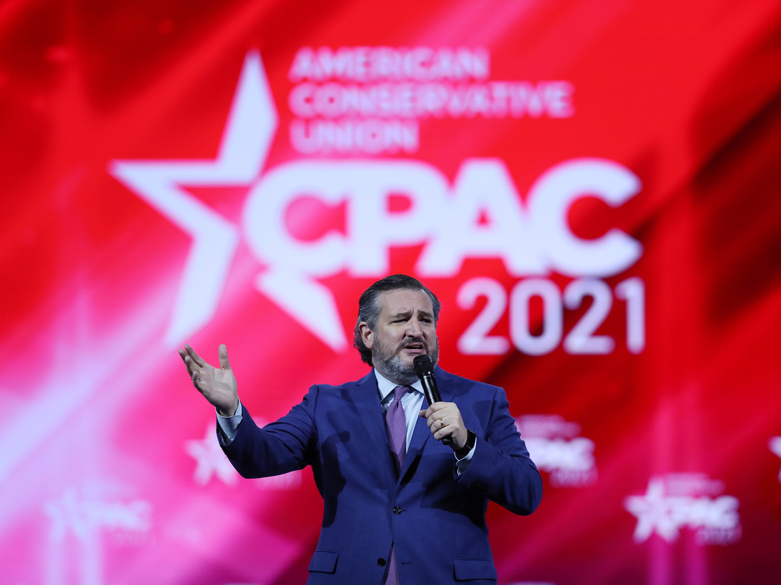 Ted Cruz mocked for ‘painfully unfunny’ jokes about Cancun trip and AOC ...