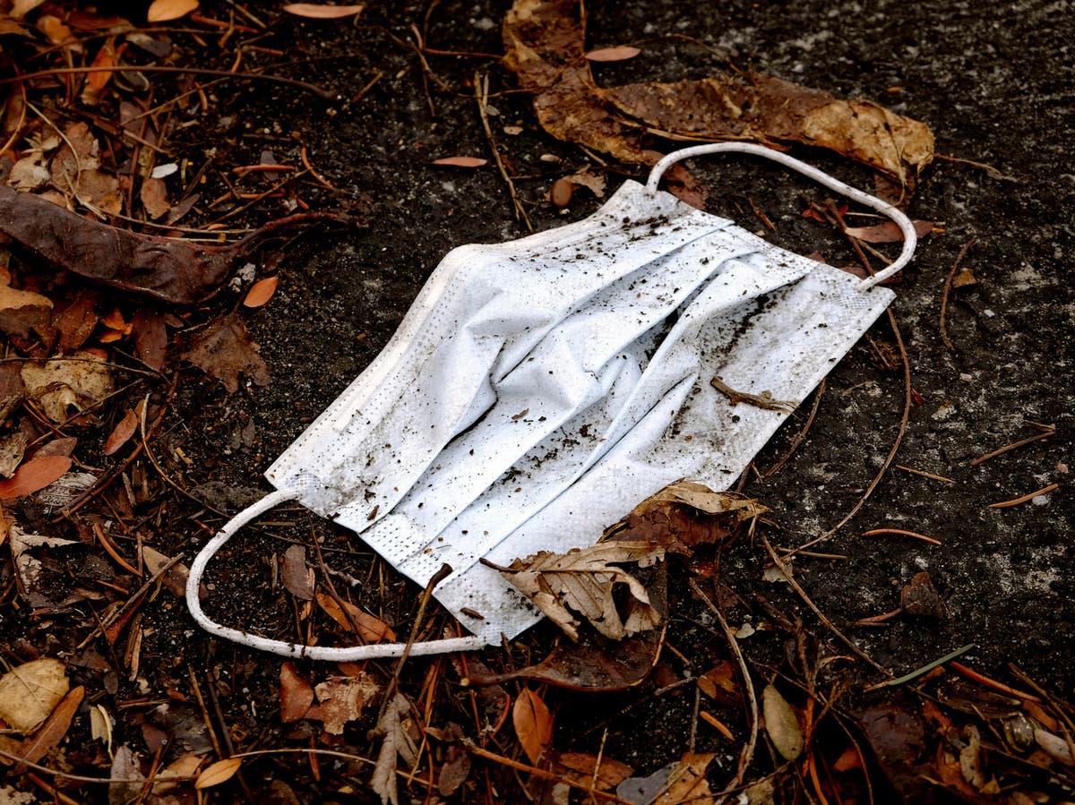 Disposable plastic face masks pose huge environmental risks, with 3 ...