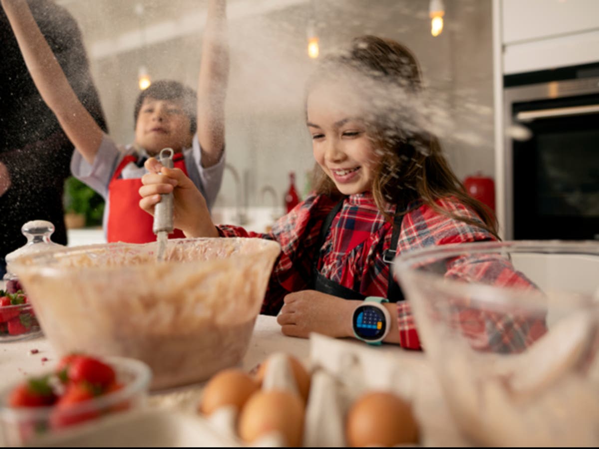 Neo: Discover the new smart watch for kids featuring Disney characters ...