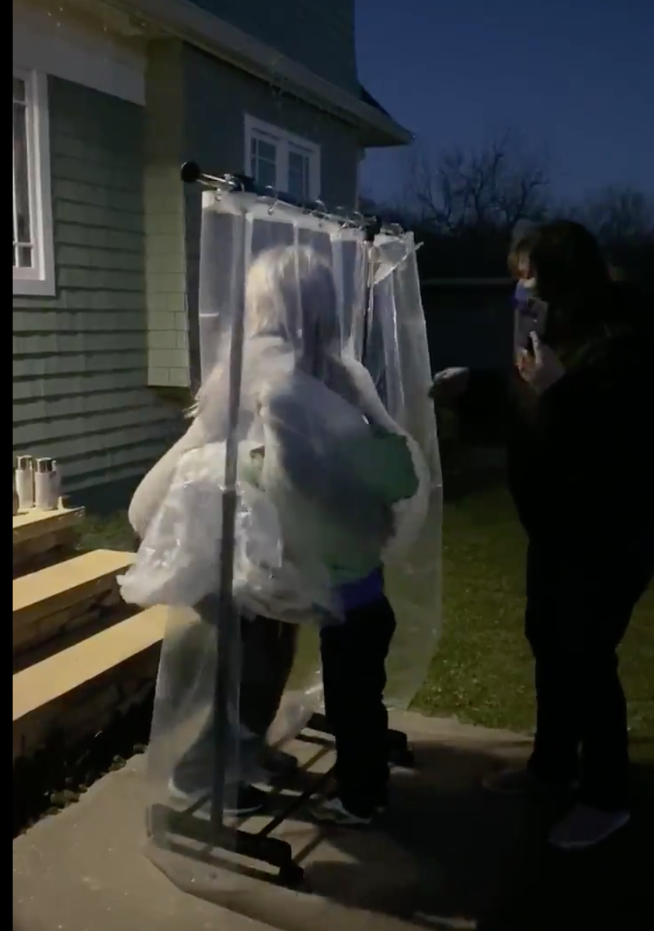 Boy made a ‘hugging machine’ for ‘superhero’ teacher with cancer | indy100