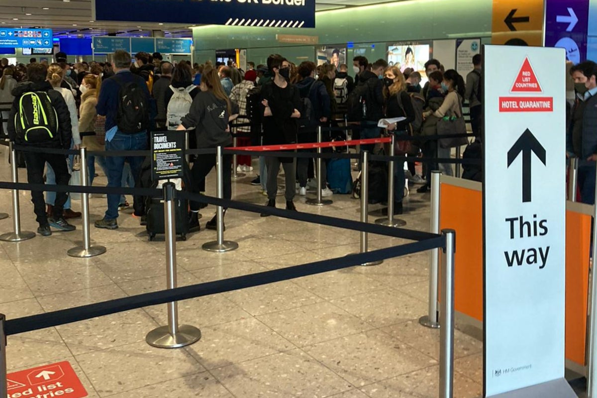 People shouldn’t be travelling, says Number 10 amid border queues | The ...