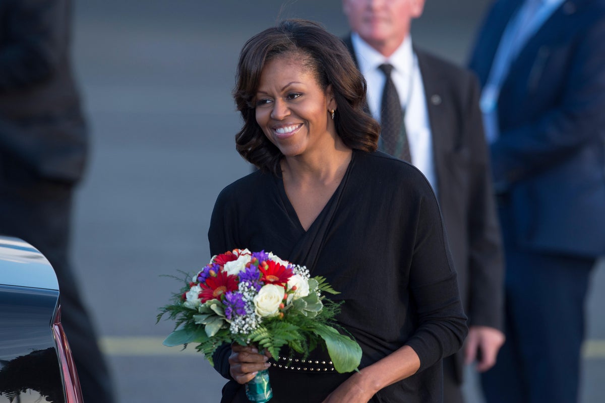 Michelle Obama has been knitting halter tops and we want one | The ...
