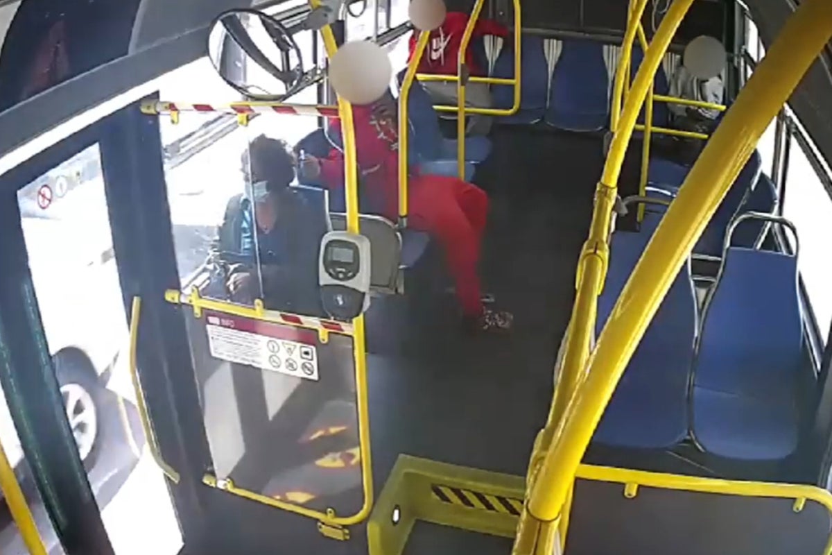 Video shows teenager setting woman’s hair on fire on San Francisco bus ...