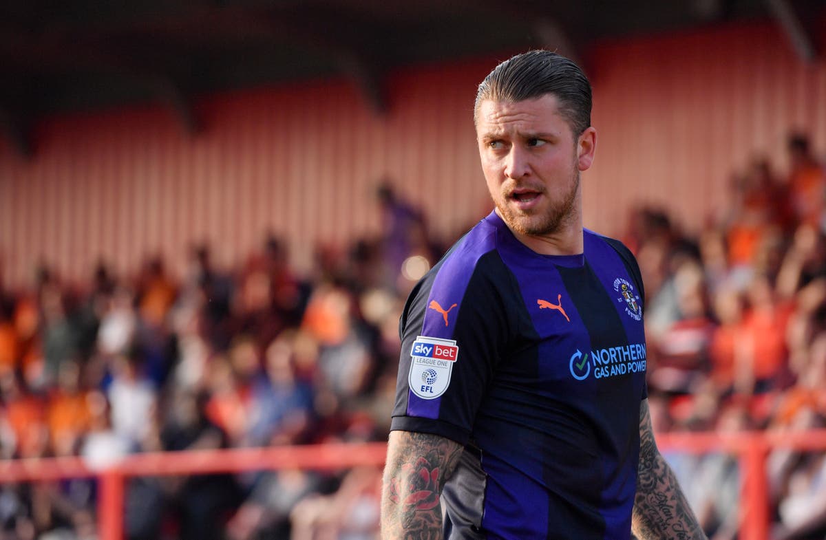 Hull complete signing of former Luton midfielder George Moncur | The ...
