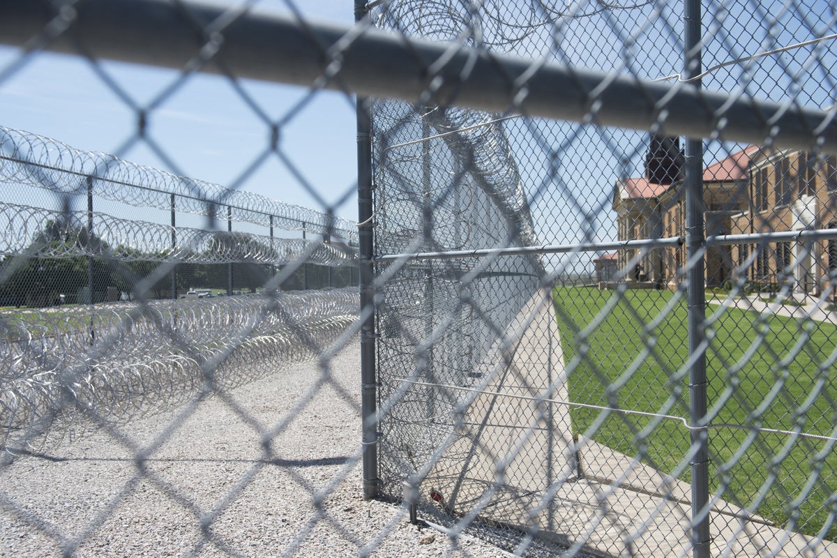 Christa Pike: Layers for only woman on Tennessee’s death row fight to ...
