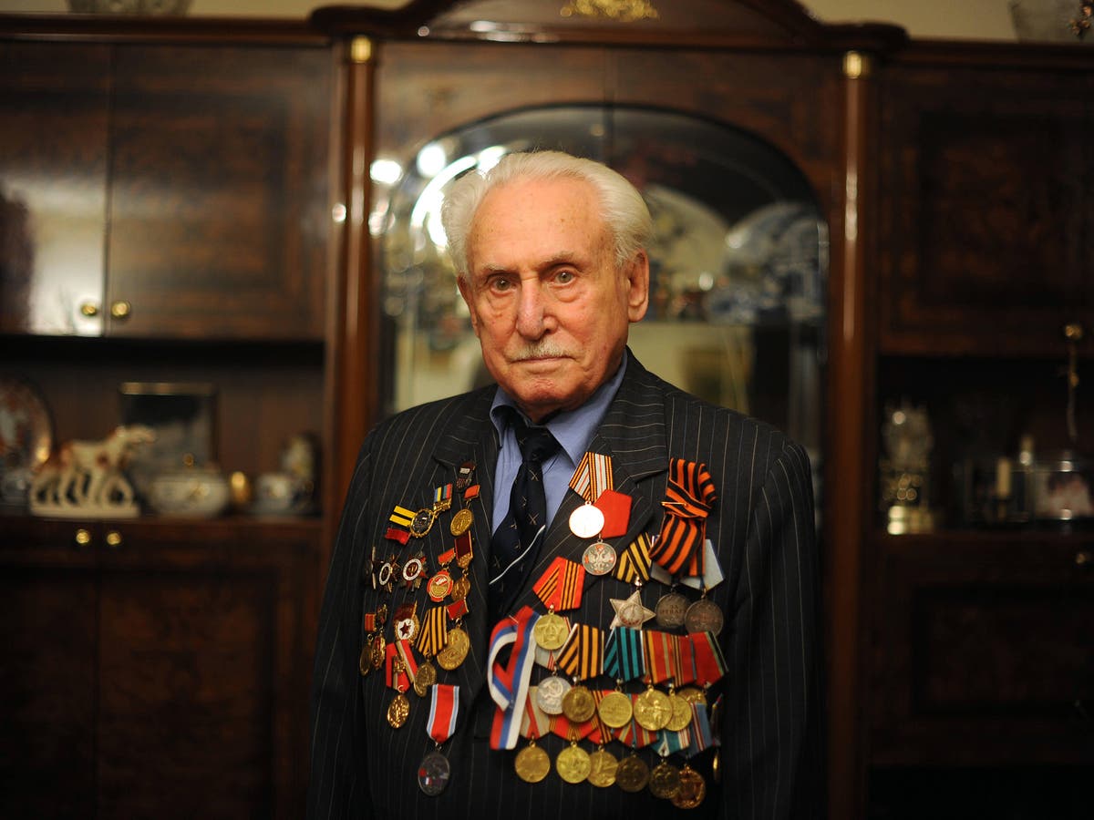 David Dushman: One of the last surviving liberators of Auschwitz | The ...