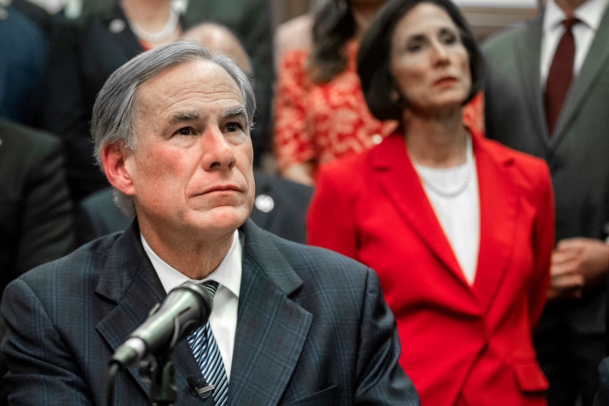 Texas governor: State, crowdsourcing will fund border wall Austin ...