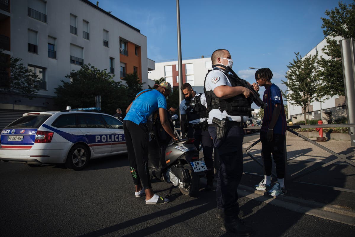 AP PHOTOS: On patrol with police in Paris' tough suburbs Paris Police ...