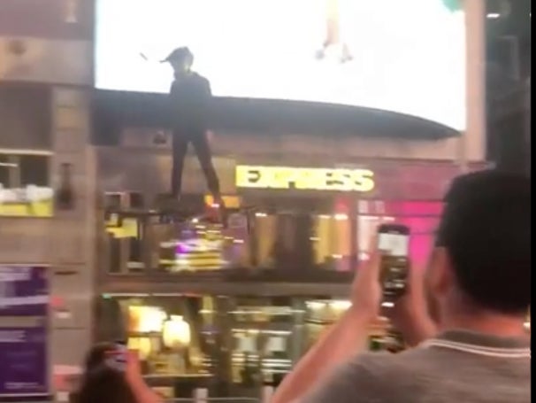 Man filmed flying around Times Square on a hoverboard…
