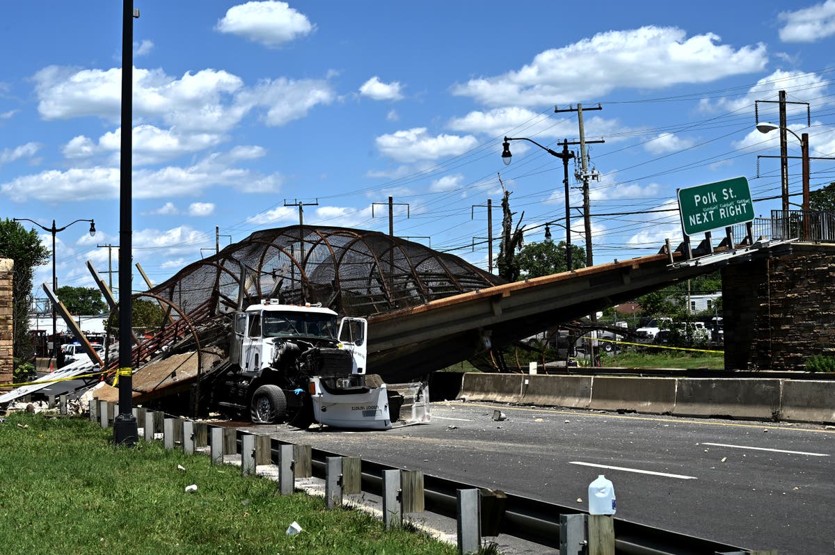 Pedestrian bridge collapses over DC highway, injuring 5 Washington ...