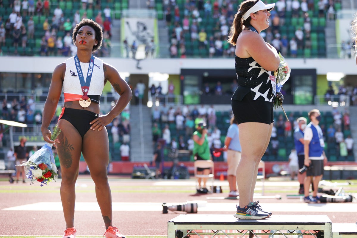 White House backs Olympic athlete Gwen Berry who turned her back on ...