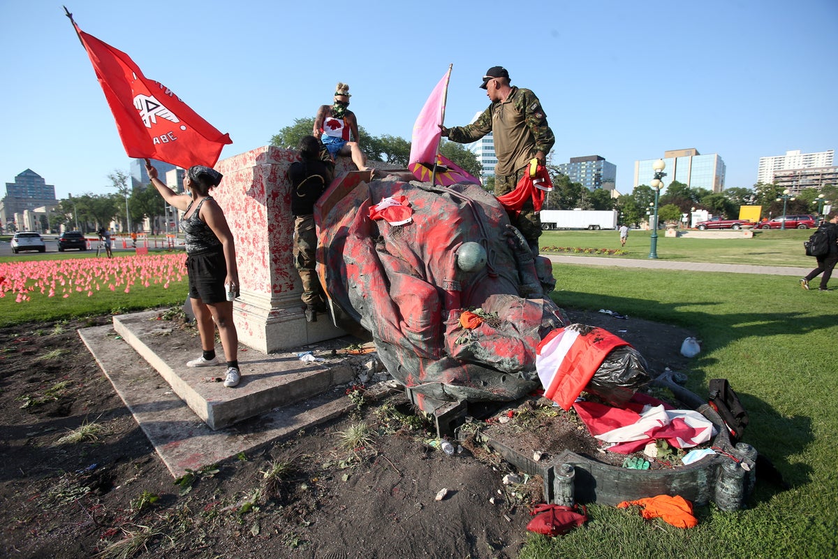 Statue of Queen pulled down by protesters in Canada furious over deaths ...