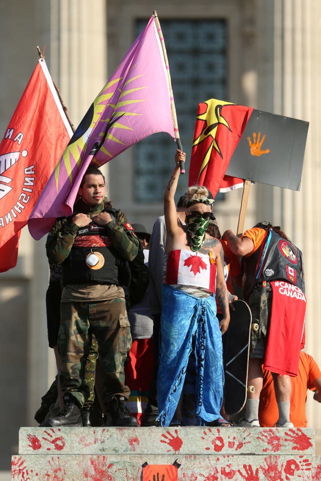 Statue of Queen pulled down by protesters in Canada furious over deaths ...