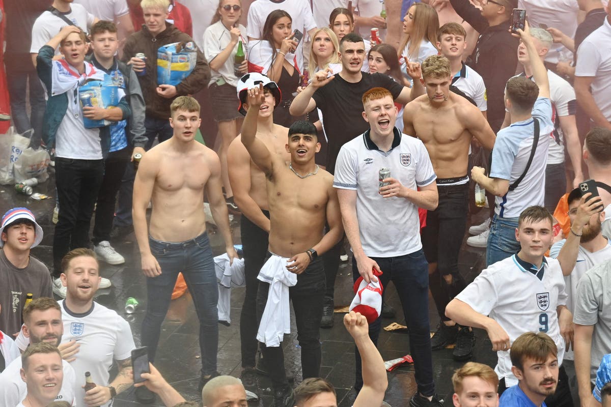 Tens of thousands of fans pour into London ahead of Wembley final | The ...