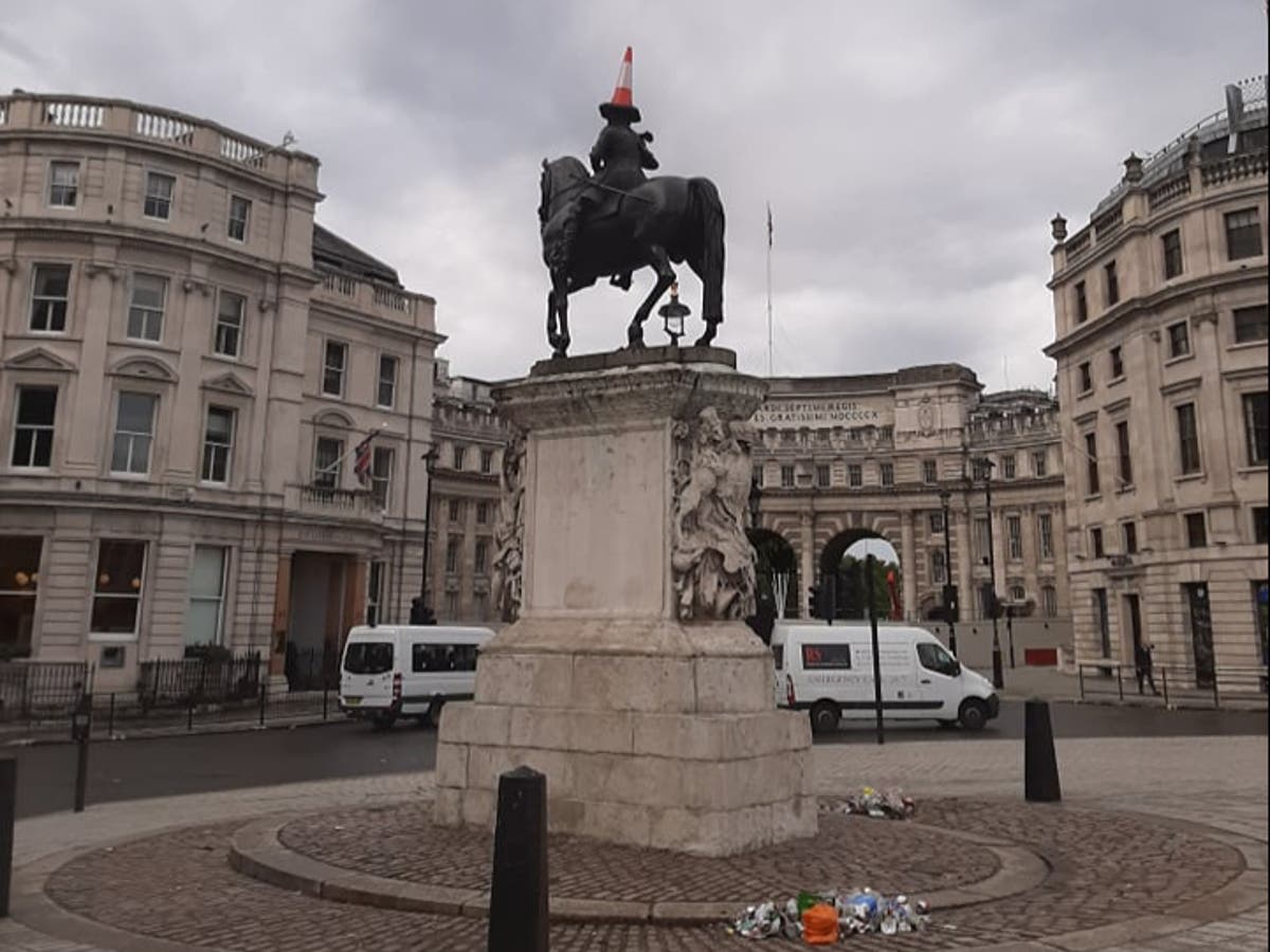 ‘It was a complete mess’: London streets littered with rubbish morning ...